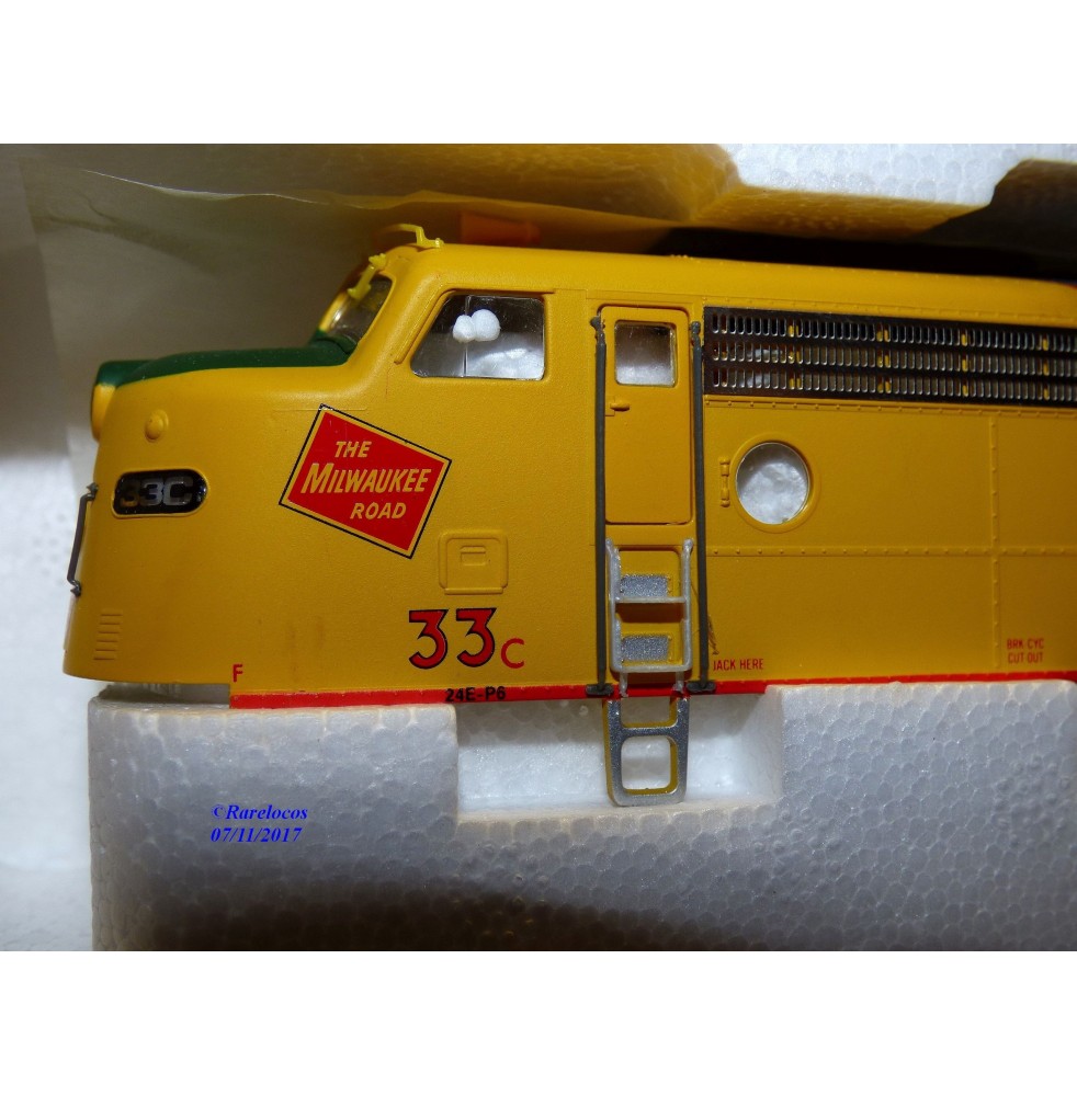 Life Like PROTO 2000 8700, loco EMD E8 N° 33C MILWAUKEE neuf BO