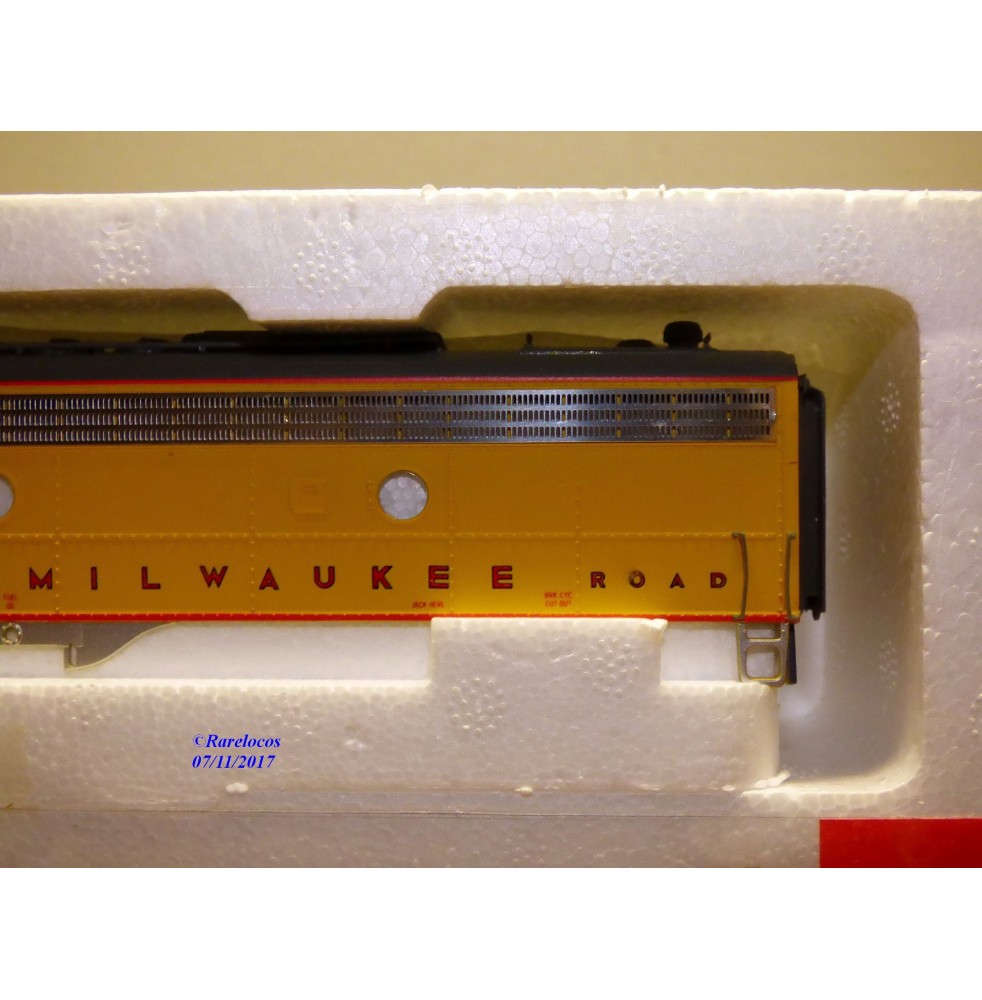 Life Like PROTO 2000 8700, loco EMD E8 N° 33C MILWAUKEE neuf BO