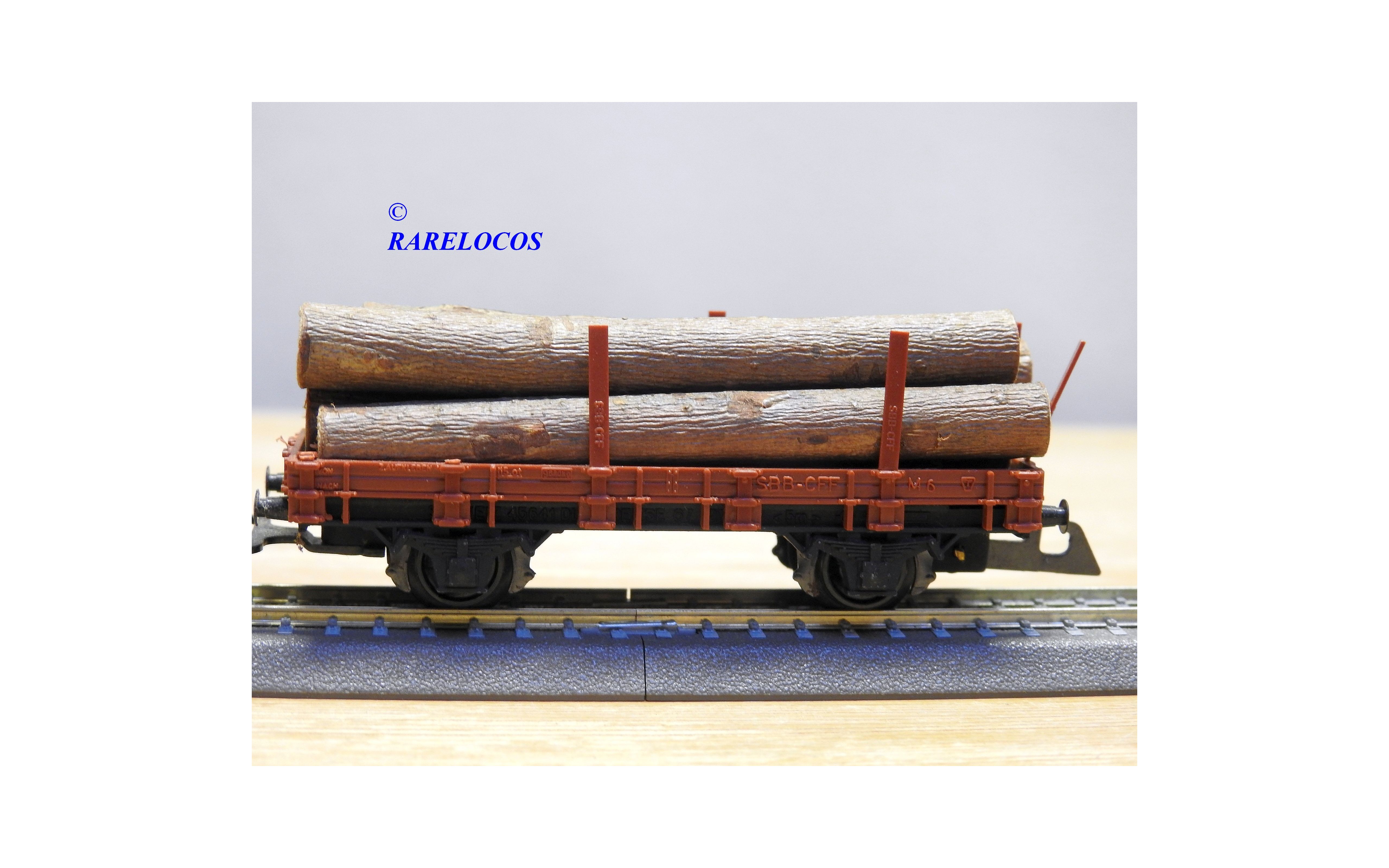 WESA 264, wagon plat à ranchers avec chargement de troncs SBB BO