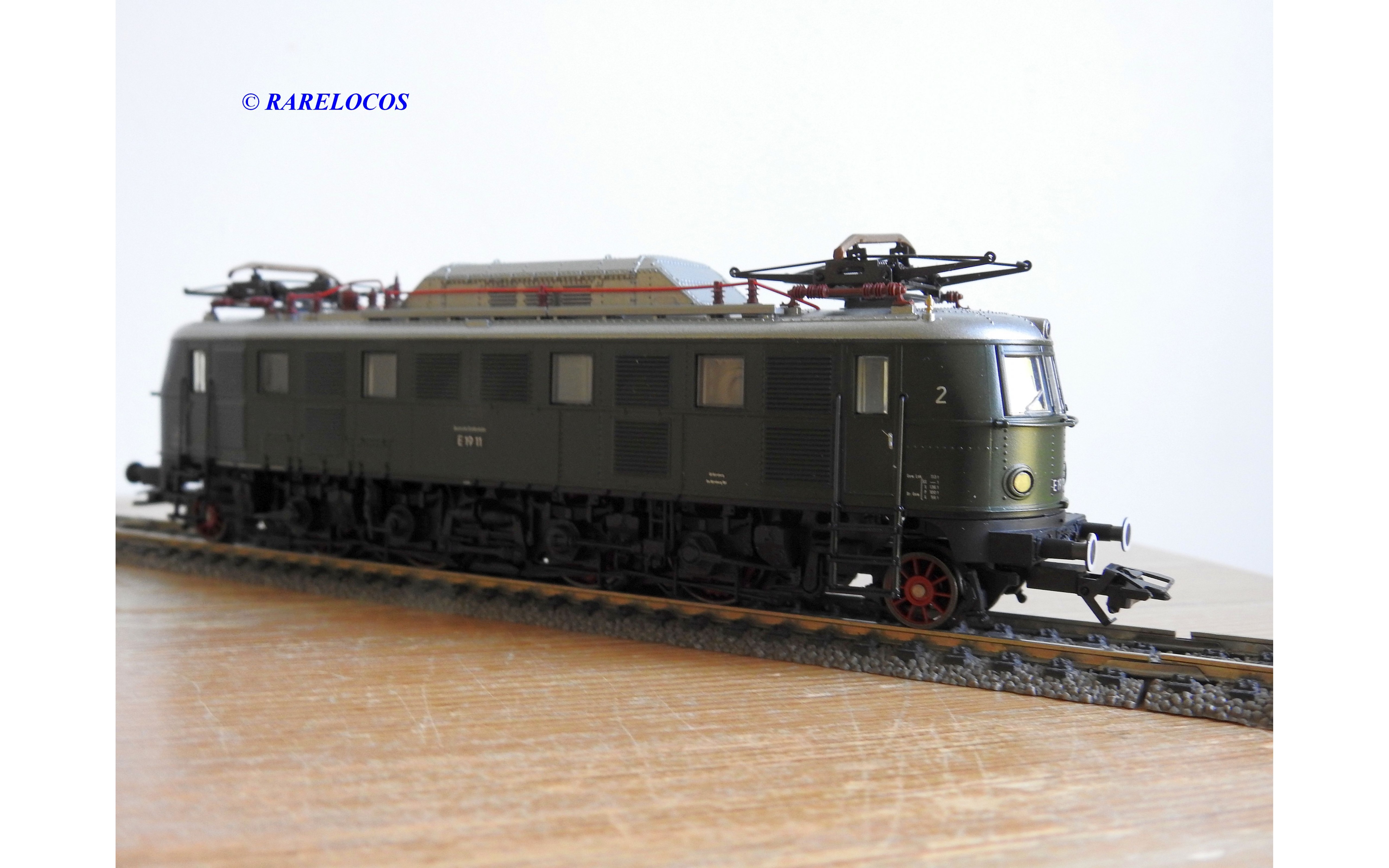 TRIX International 21218, coffret locotender T 2 ( Br 98 ) Glaskasten ...